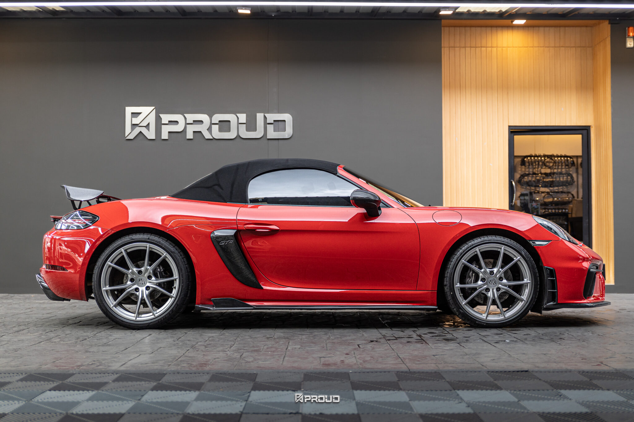 ชุดแต่งแปลงโฉม Porsche 718 Boxster เป็น GT4 • Proud Auto Parts