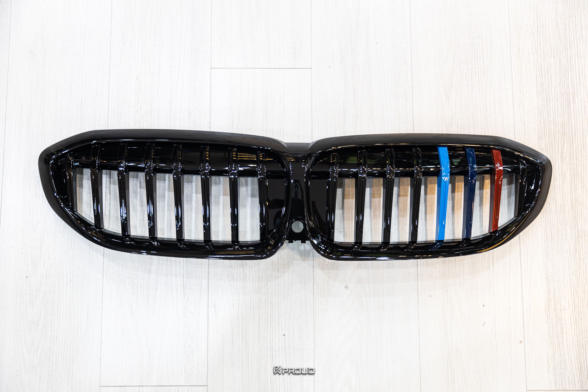 กระจังหน้า M Performance (Tri colors) – BMW 3 Series G20
