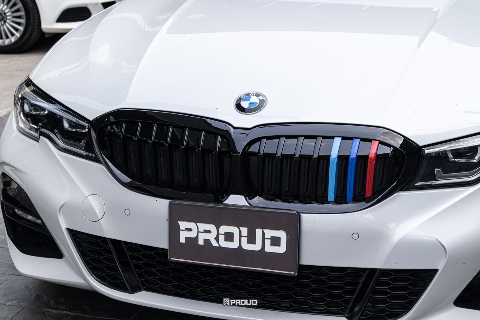 กระจังหน้า M Performance (Tri colors) – BMW 3 Series G20